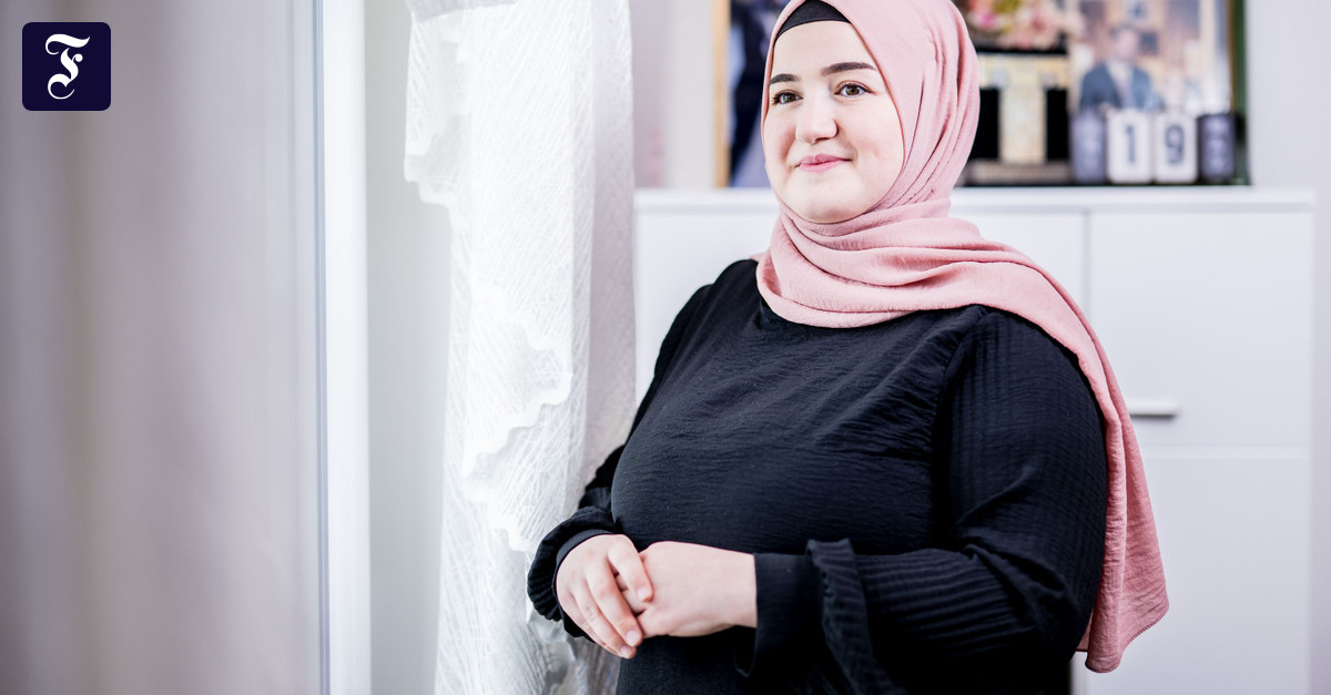 Eine Erzieherin klagt gegen das Kopftuchverbot an ihrem Arbeitsplatz