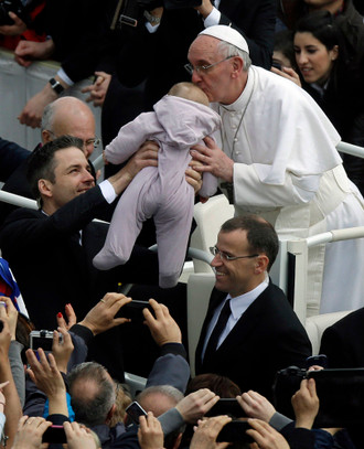 Vatikan: Papst Franziskus feiert erstes Osterfest - Gesellschaft - FAZ