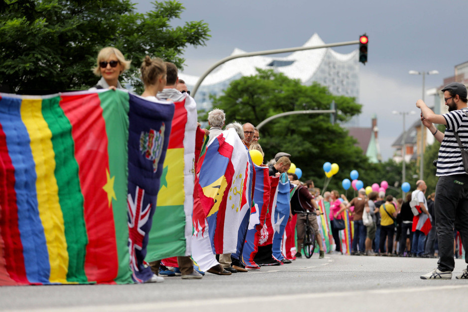 Bildergalerie: Friedlicher Protest: Hamburg kann auch anders - Bild 4 ...