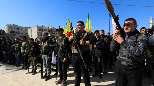 Junge Kurden ziehen in den Kampf gegen die Türkei