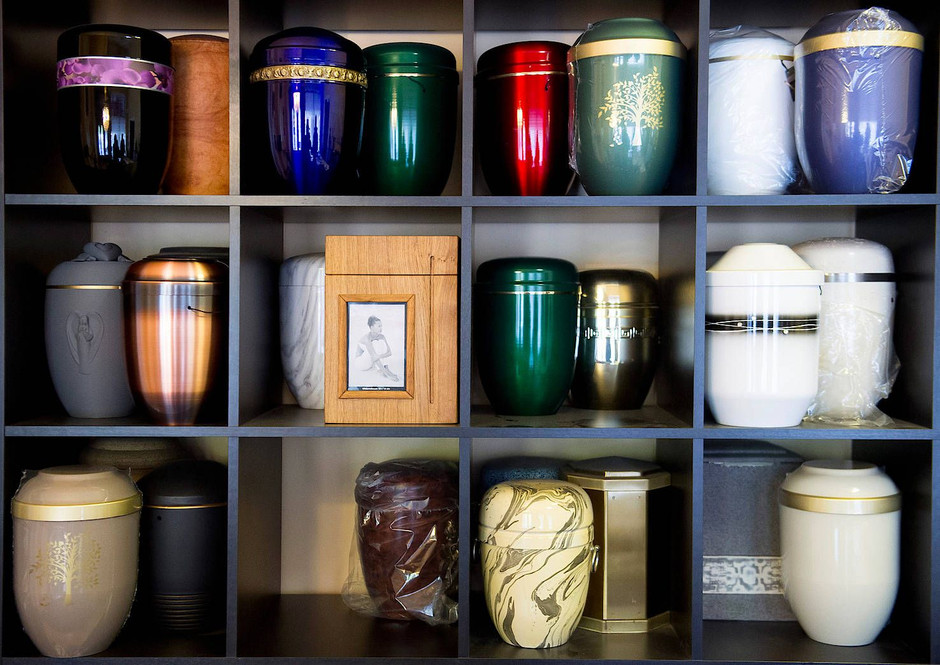 Bild zu: Bestattung: Immer öfter ziehen Angehörige die Urne dem Sarg ...