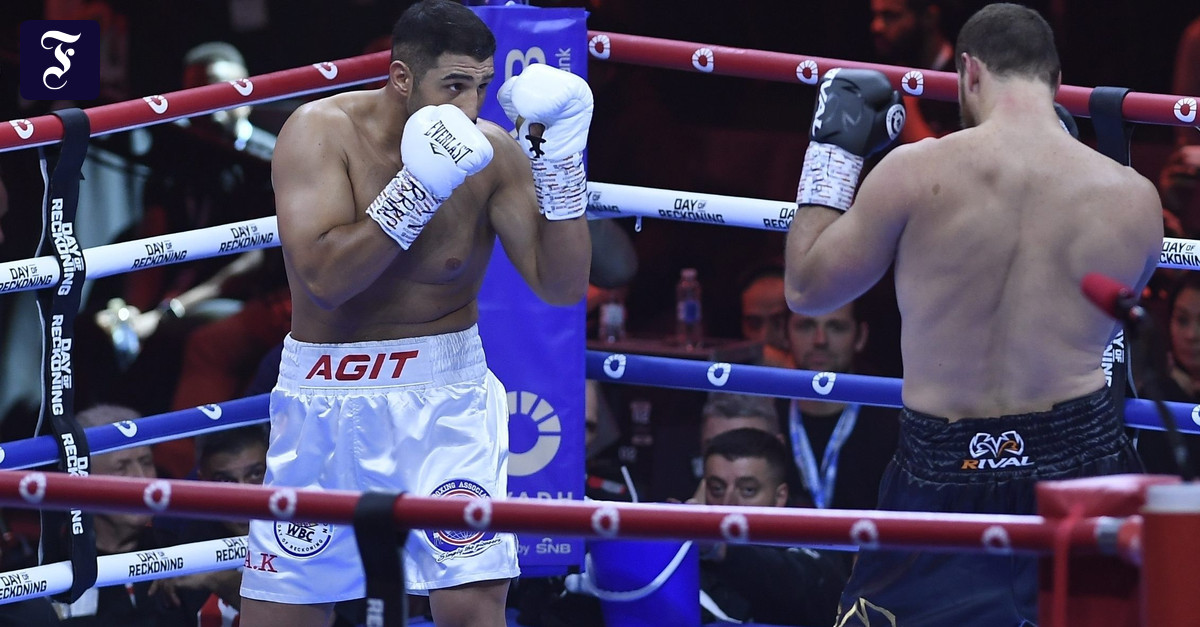 Boxer Agit Kabayel siegt in Saudi-Arabien: Foto mit Christiano Ronaldo