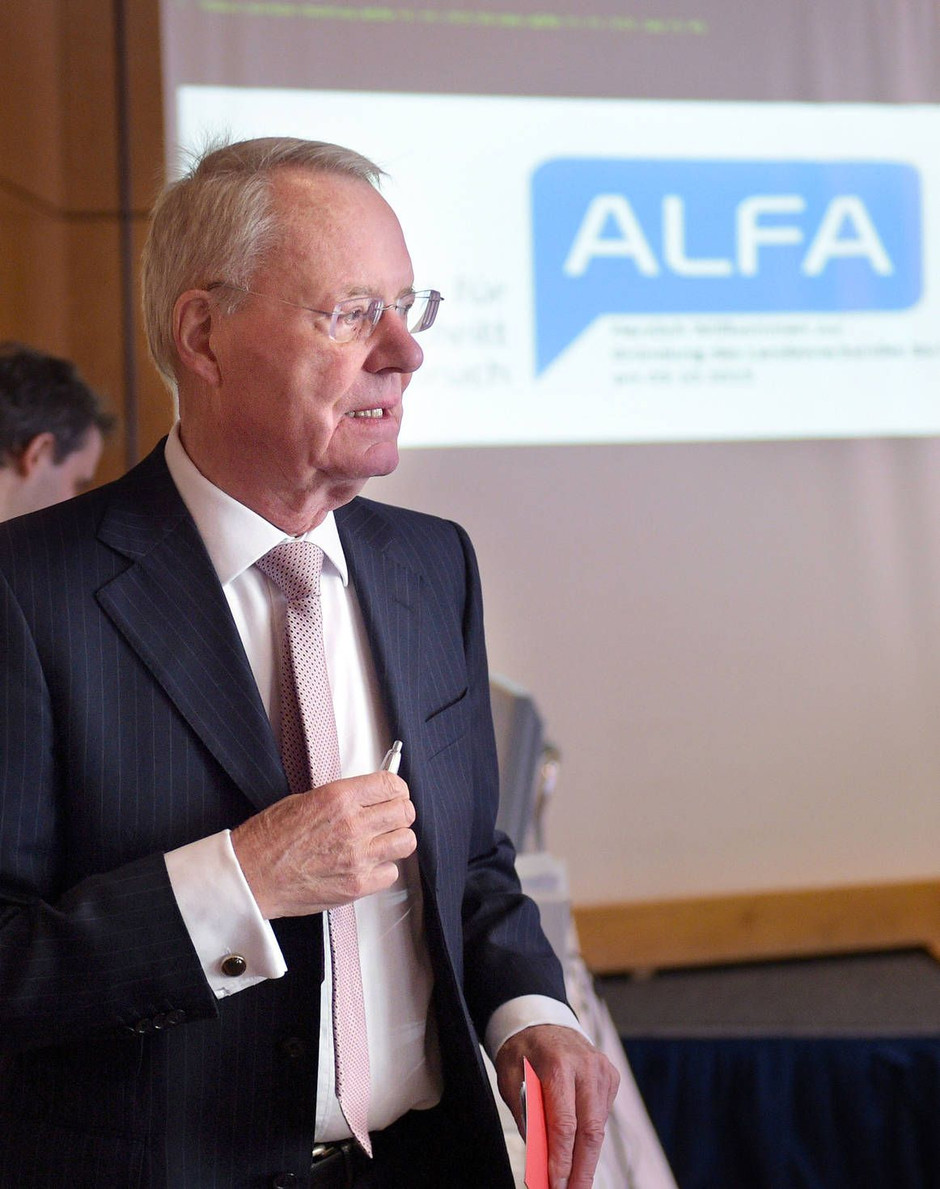 Bild zu: Früherer Vize-Vorsitzender: Henkel bezeichnet AfD als „NPD ...