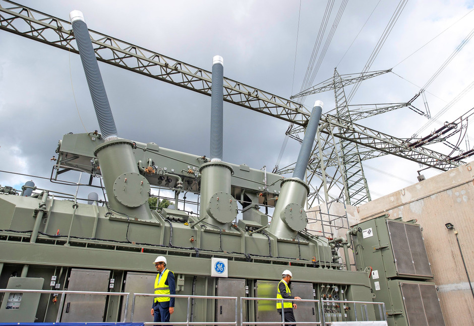 Bild zu: Ausbau Stromnetz: Neuer Transformator für das Umspannwerk ...