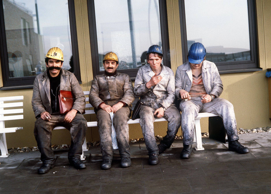 Türkische Gastarbeiter nach ihrer Schicht in der Zeche