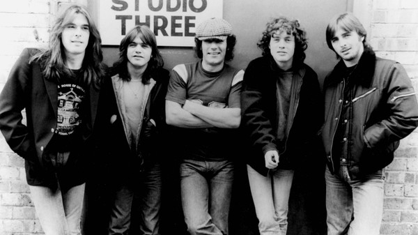 AC/DC: News der FAZ zur Rockband