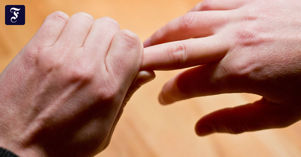 Forscher erklären das Knacken mit den Fingern