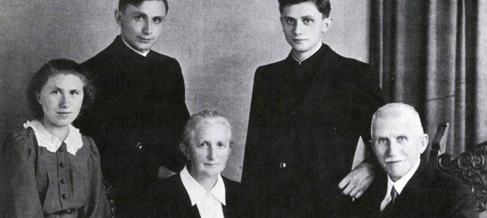 Familie Ratzinger: Zweierlei Rückzug - Geisteswissenschaften - FAZ