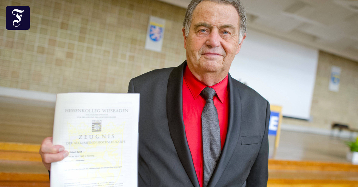 Schnauze voll vom Lernen: Rentner macht Abitur mit 72 - Agenda - FAZ