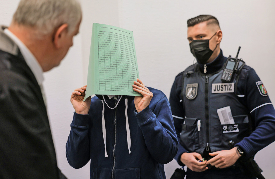 Bild zu: Missbrauchsfall Wermelskirchen: Angeklagter legt Geständnis ab ...
