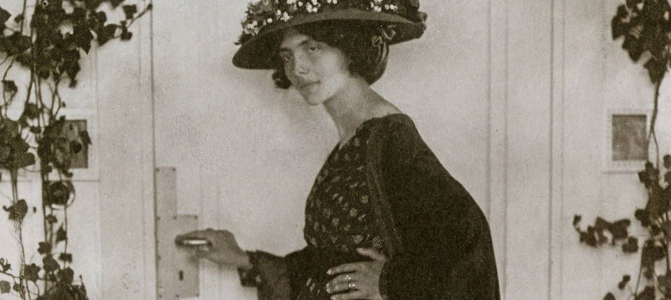 Ausstellung zum Künstlerkleid um 1900 in Krefeld