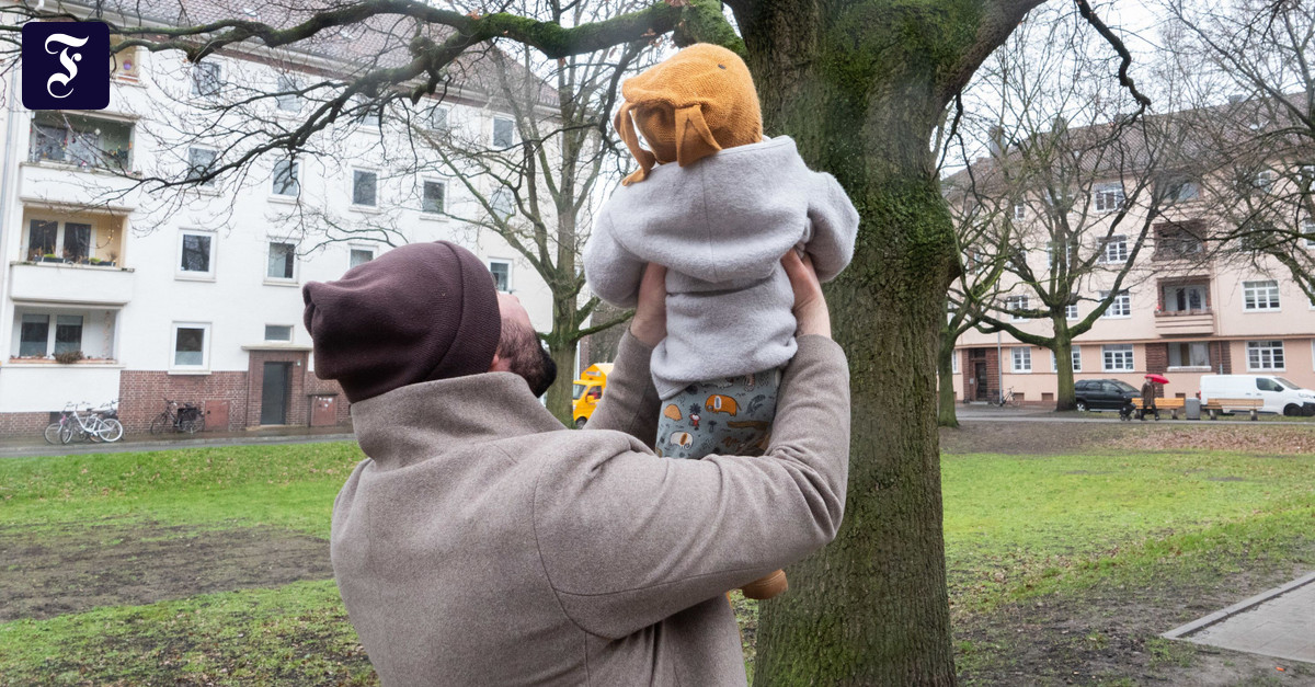Immer mehr Väter beziehen Elterngeld