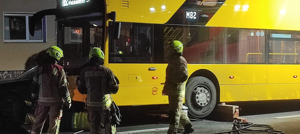 Jugendliche stirbt bei schwerem Bus-Unfall in Berlin-Steglitz