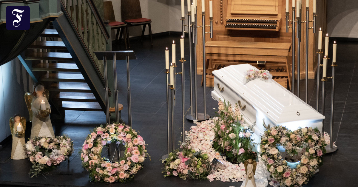 Trauerfeier für getötete Luise in Freudenberg: Gebete, Stille und Tränen