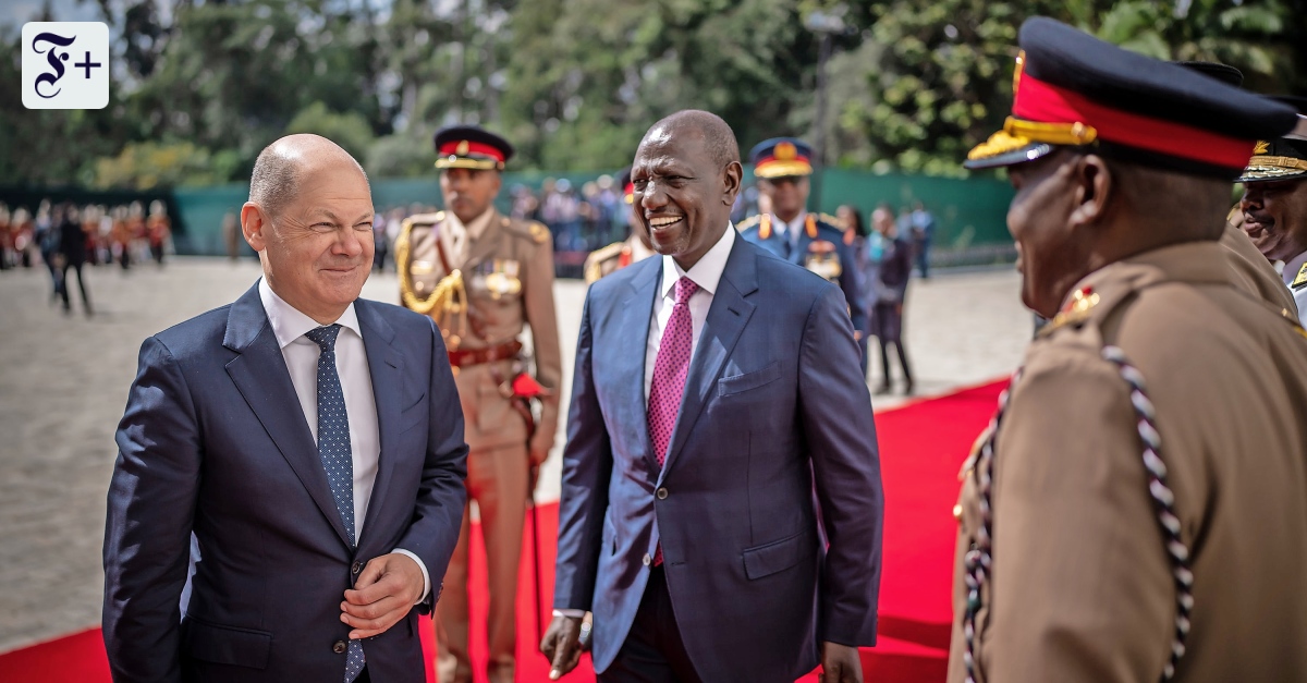 Olaf Scholz in Kenia: Mit militärischen Ehren begrüßt