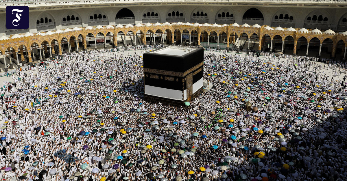 Zehntausende pilgern bei extremer Hitze nach Mekka