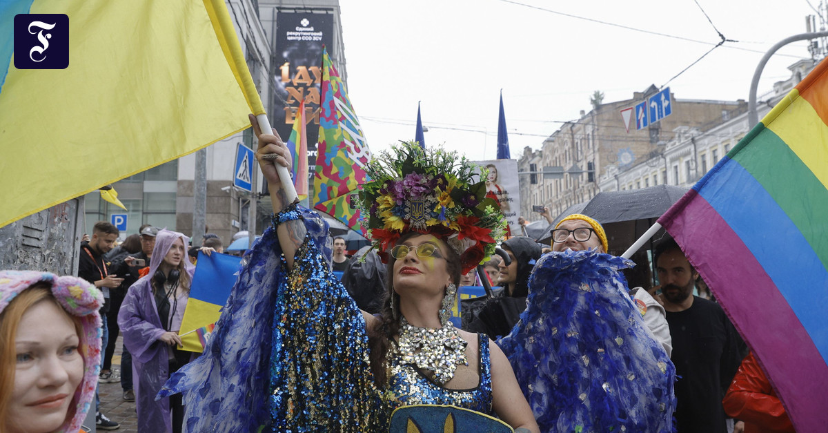 „Wir geben nicht auf“ – Erste Pride Parade in Kiew seit Kriegsbeginn