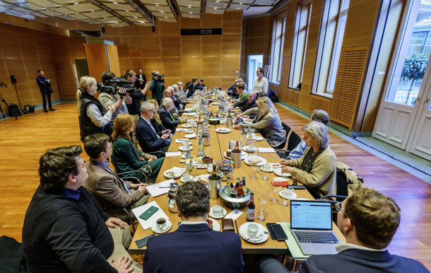 Bild zu: Stimmen zum Koalitionsentwurf in Hessen - Bild 1 von 1 - FAZ