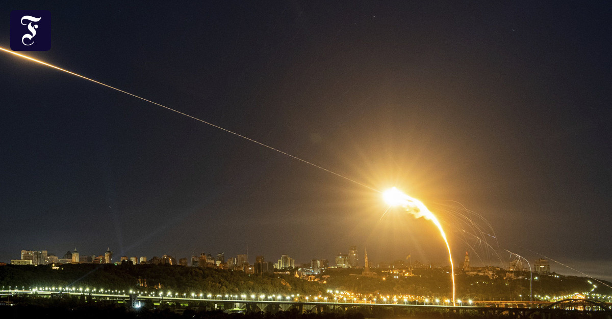 Die Lage in der Ukraine: Selenskyj fordert vom Westen mehr Flugabwehr