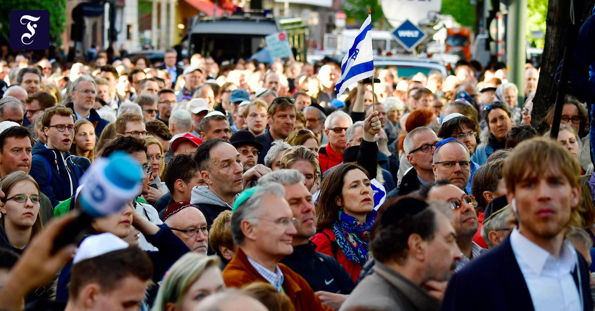 Berlin trägt Kippa: 2000 Menschen demonstrieren gegen Antisemitismus
