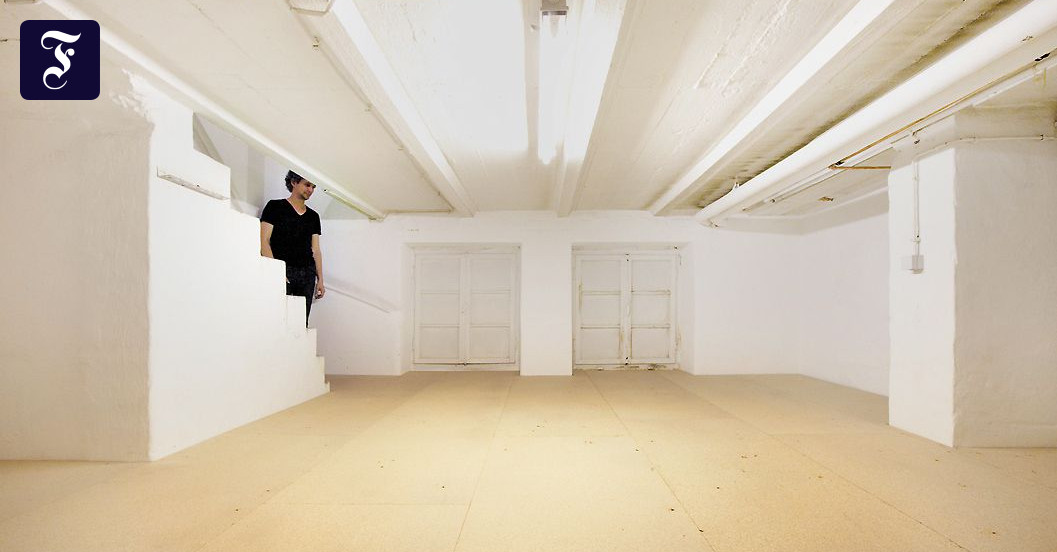 Ausstellung: Doppelte Böden, höhlenartige Hinterzimmer