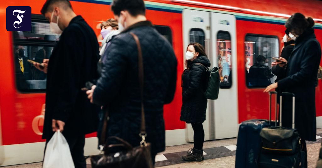 Die Maske bleibt im Bus auf!