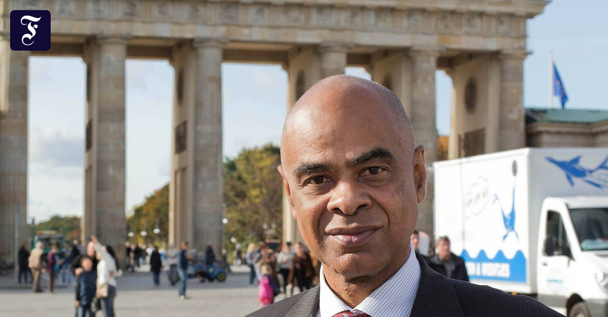 Charles M. Huber: Abgeordneter mit Autogrammkarten - Rhein-Main - FAZ