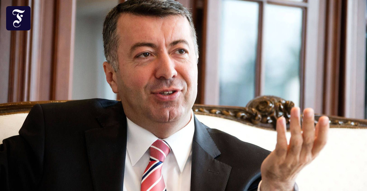 Generalkonsul Mustafa Çelik im Interview