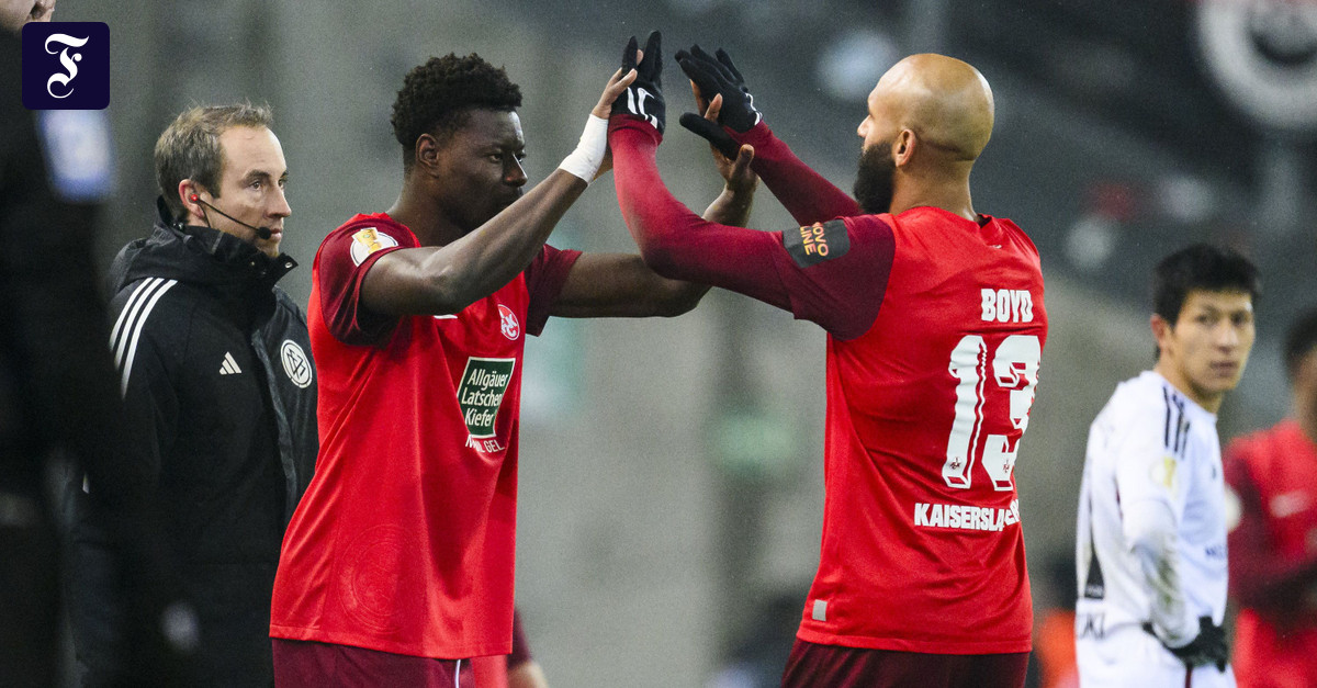 2:0-Sieg im DFB-Pokal: Ache schießt Kaiserslautern ins Viertefinale