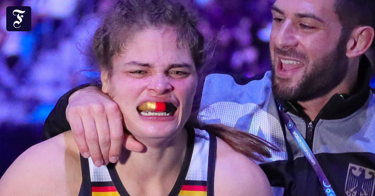Anna Schell beißt sich zu WM-Bronze im Ringen durch