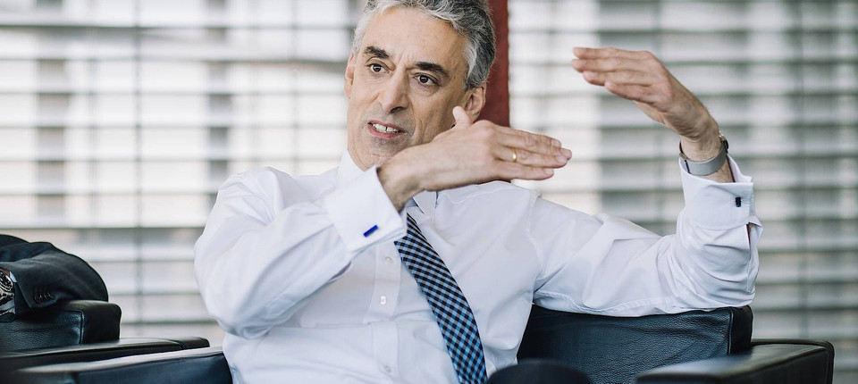 Post-Chef Frank Appel im Interview