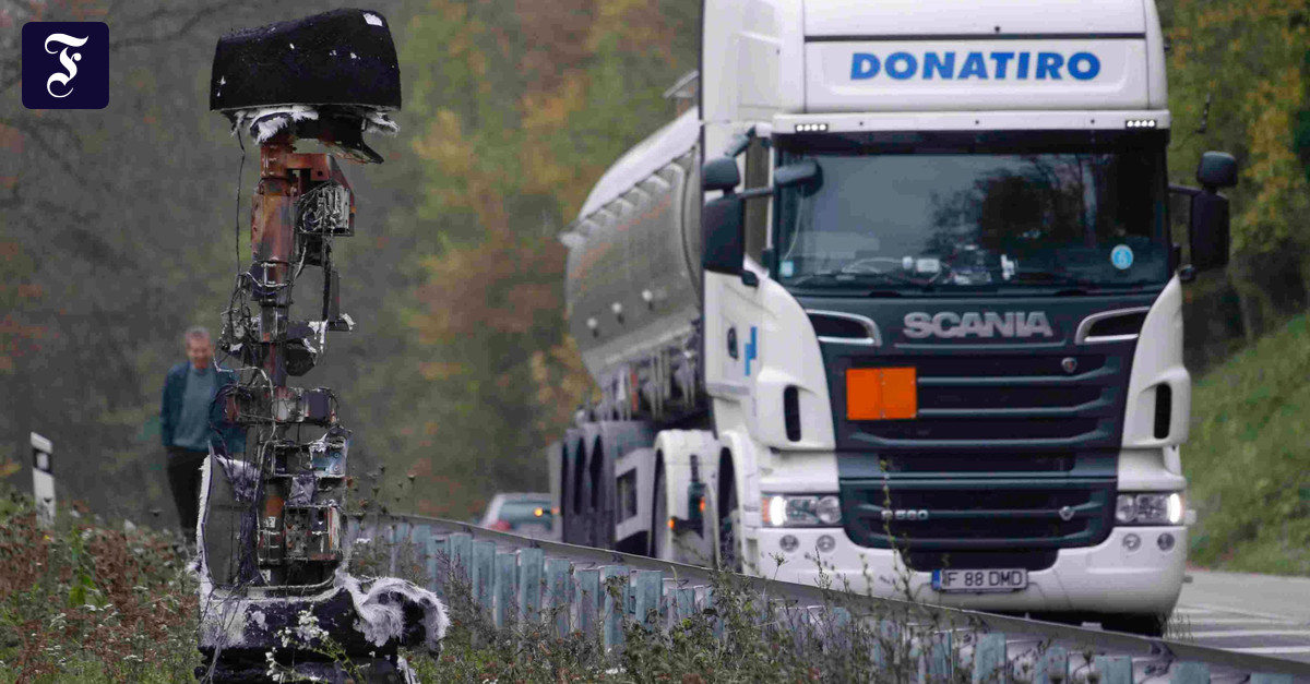 Verkehrsblockaden: Lastwagen-Protest gegen französische Öko-Maut
