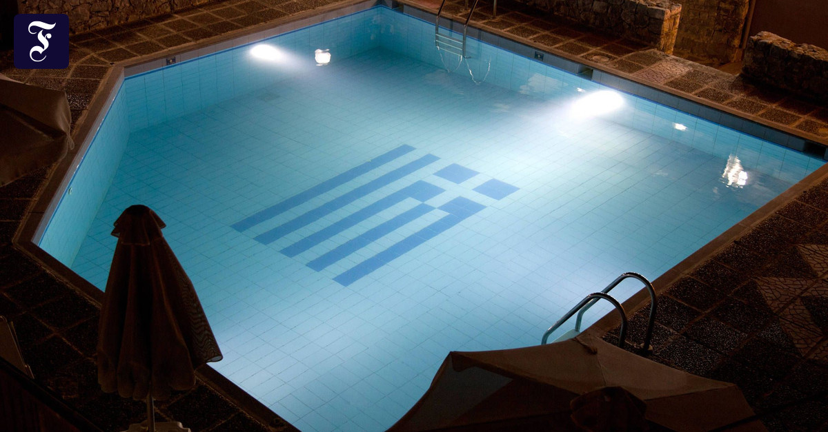 Aufgeflogen: Reiche Griechen tarnen ihre Schwimmbäder mit Militärplanen