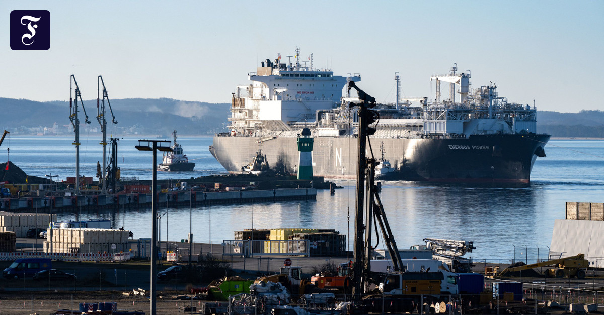 LNG-Terminalschiff erreicht Einsatzort vor Rügen