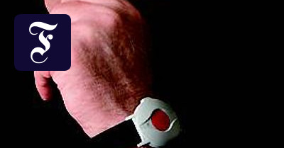 Hausnotruf: Der rote Knopf gegen Einsamkeit - Gesellschaft - FAZ