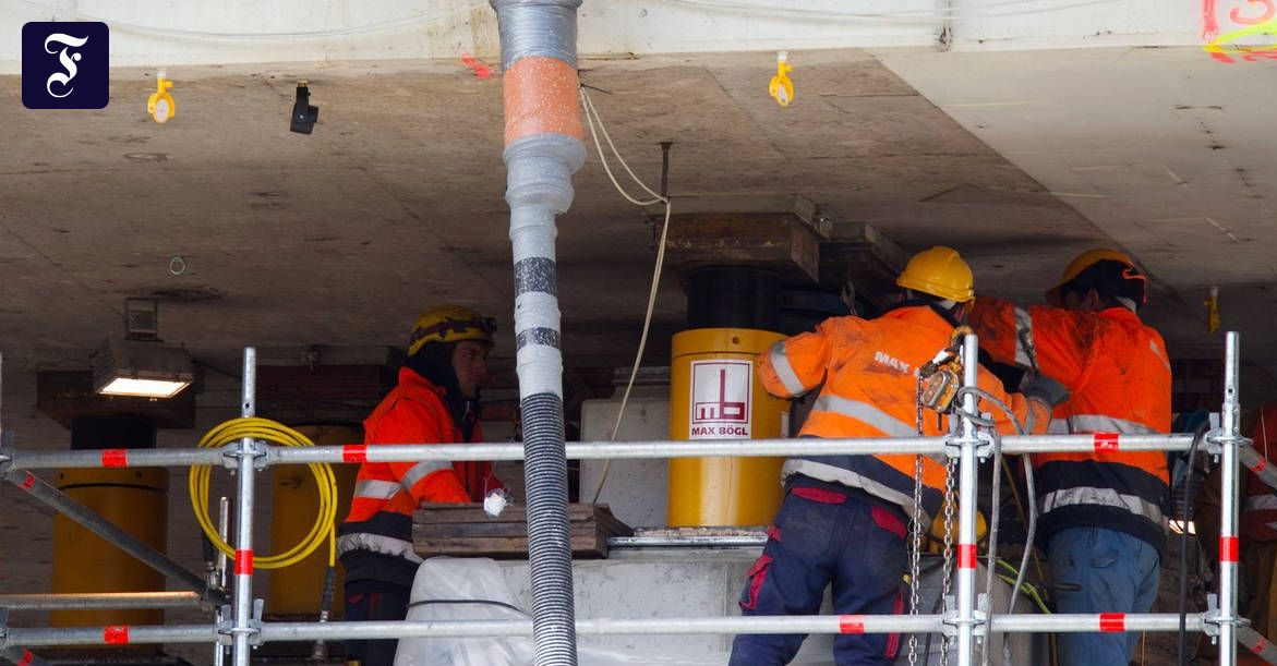 Schiersteiner Brücke wird mit Pressen angehoben