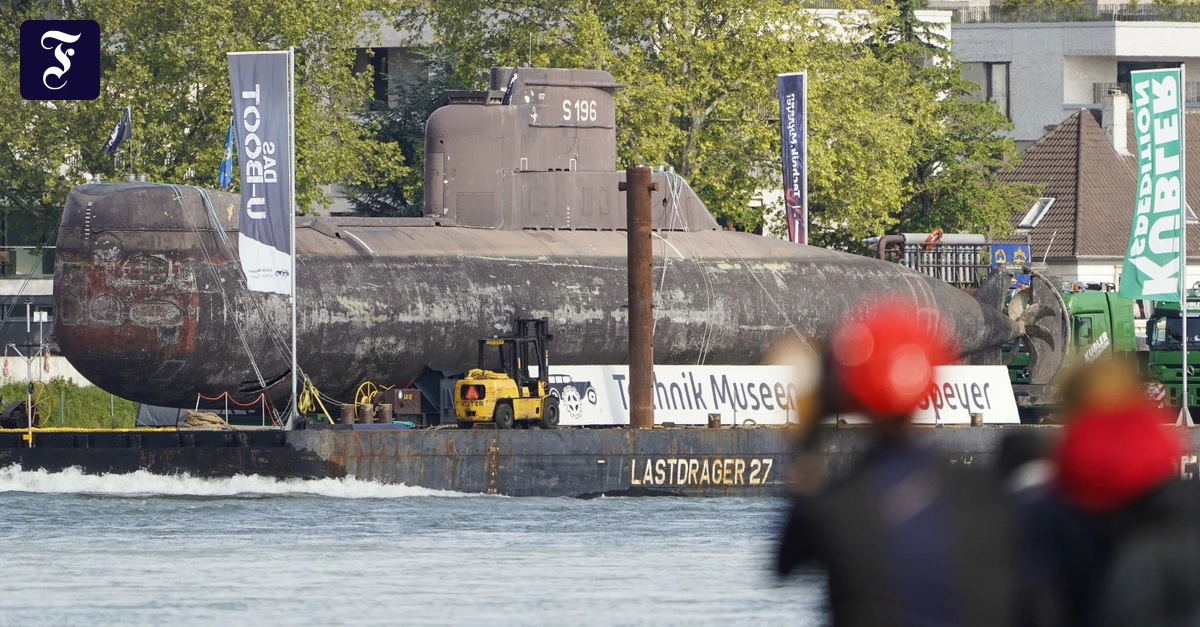 U-Boot U17 ist im Technik Museum Speyer angekommen | FAZ