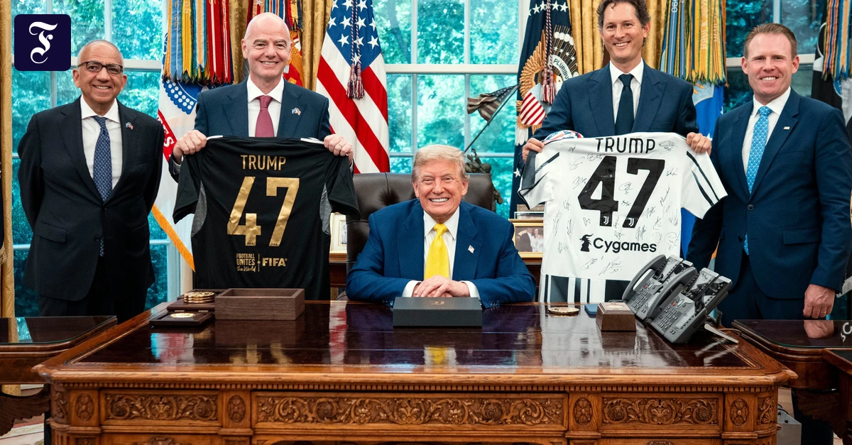 Gianni Infantino und Donald Trump: Die Gefahr der Fußball-WM 2026 | FAZ