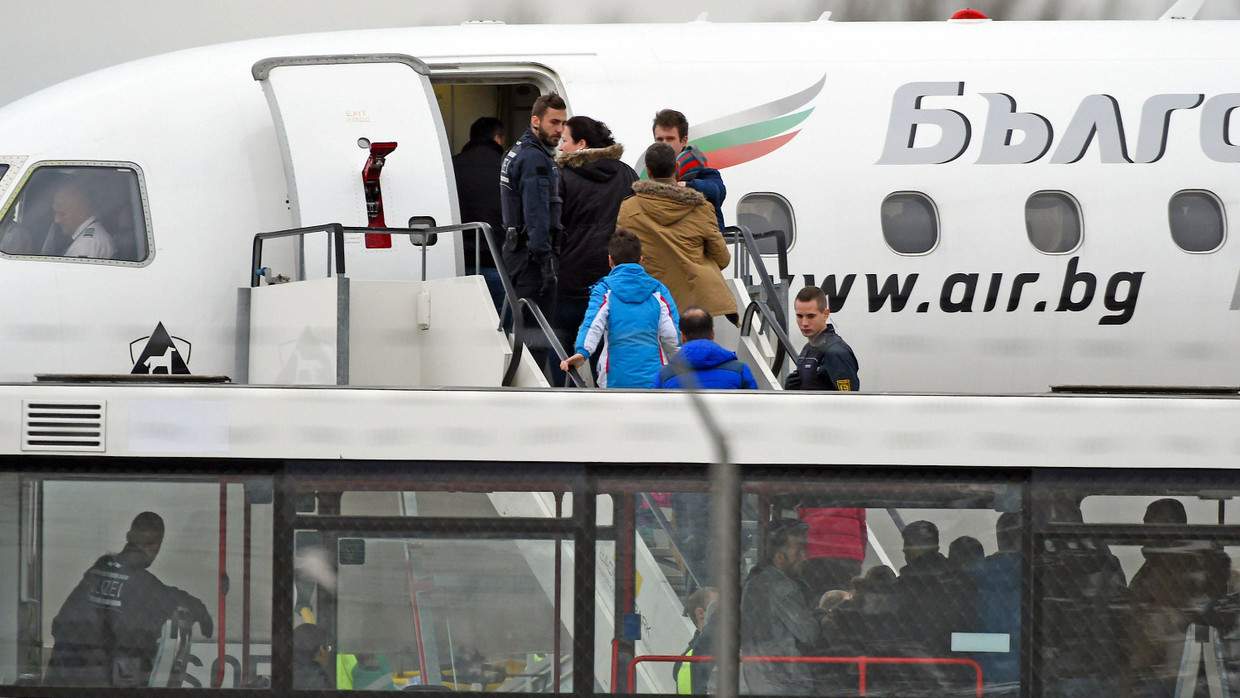 Behörden mit Abschiebungen von Asylbewerbern überfordert