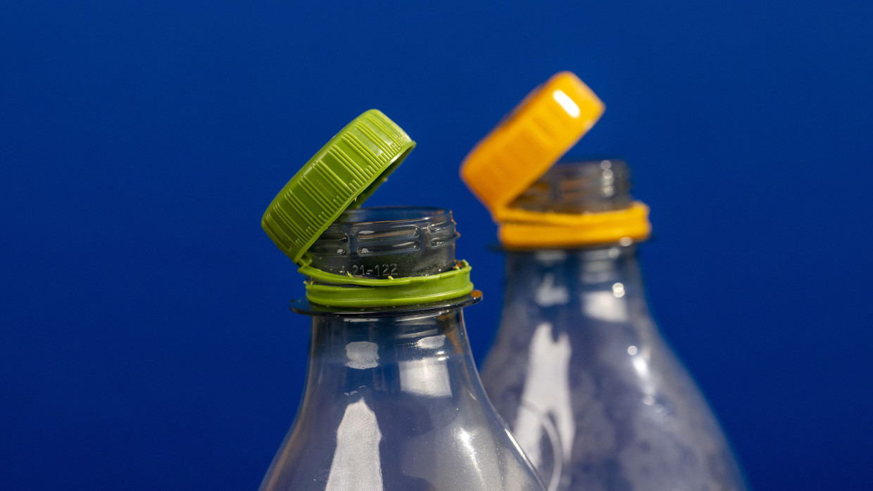 Regeln zu Plastikflaschen: Warum Deckel auf Festivals abgerissen werden sollen | FAZ