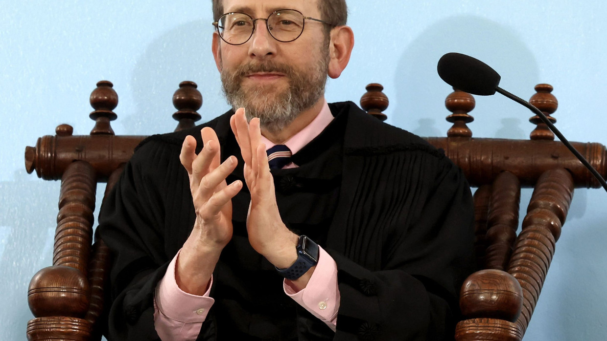 Harvard-Präsident Alan Garber leistet Widerstand gegen Trump