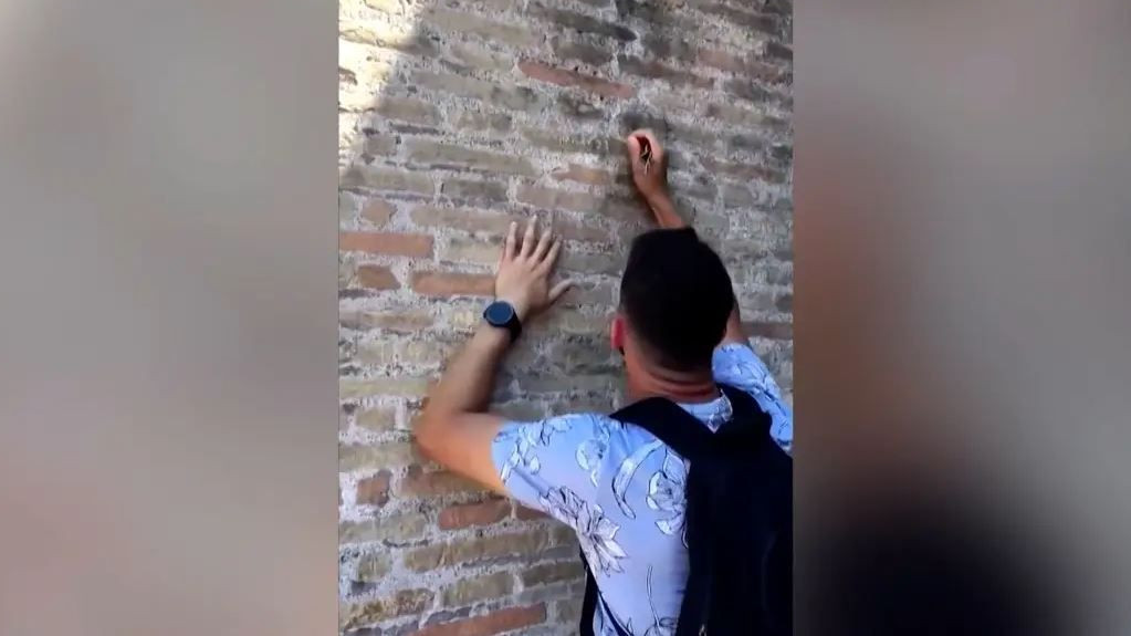 Kritzelei am Kolosseum: Verantwortlicher wurde identifiziert | FAZ