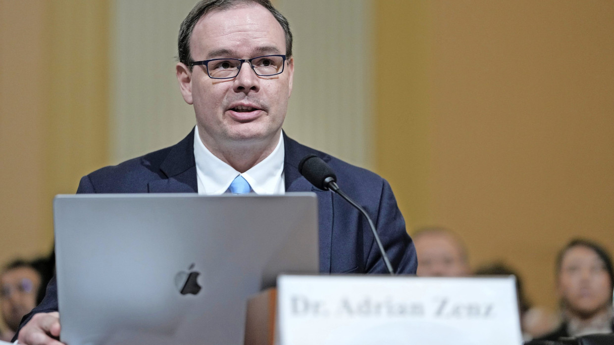 Menschenrechtsverletzungen: Adrian Zenz hat mit seiner Forschung zur ...