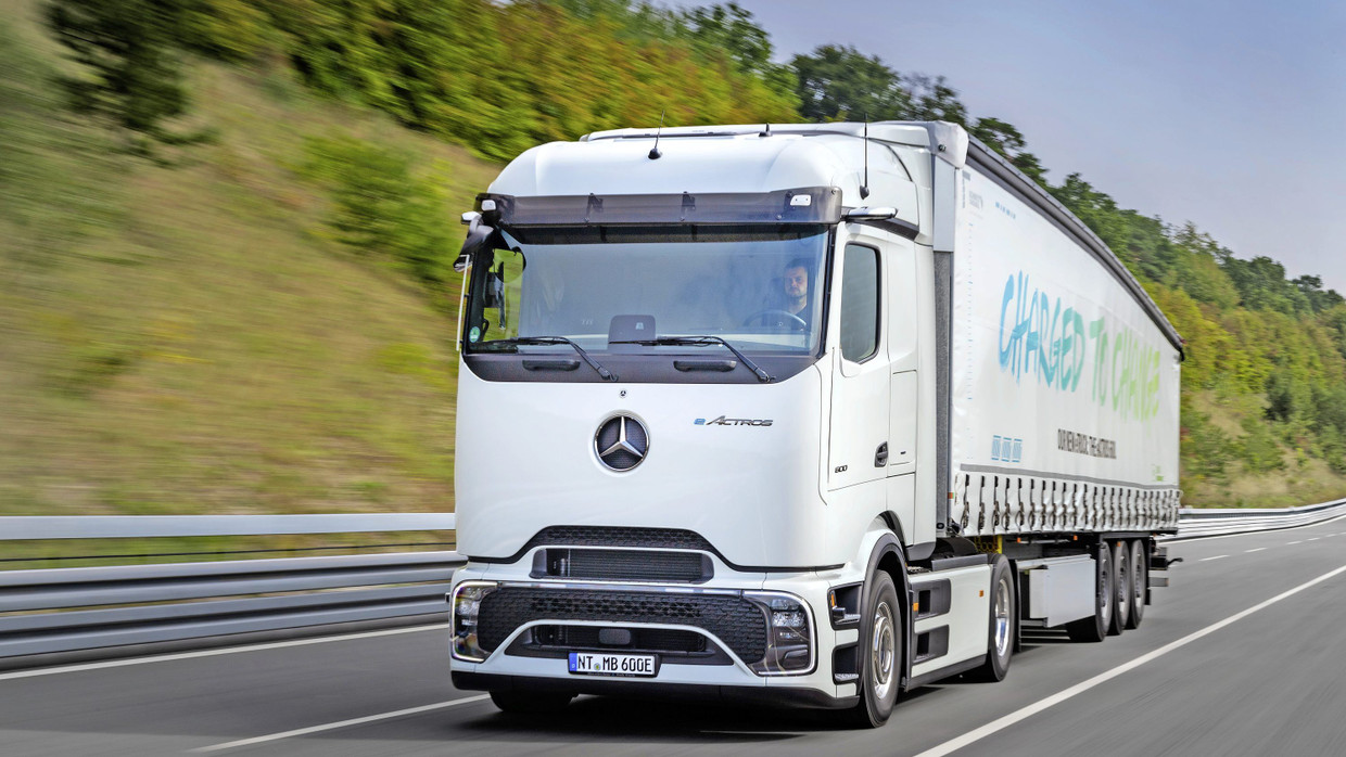 E-Actros 600: Was kann der E-Lkw auf langen Strecken? | FAZ