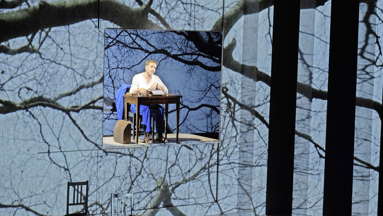 Brecht-Revue zur Spielzeit-Eröffnung des Berliner Ensembles