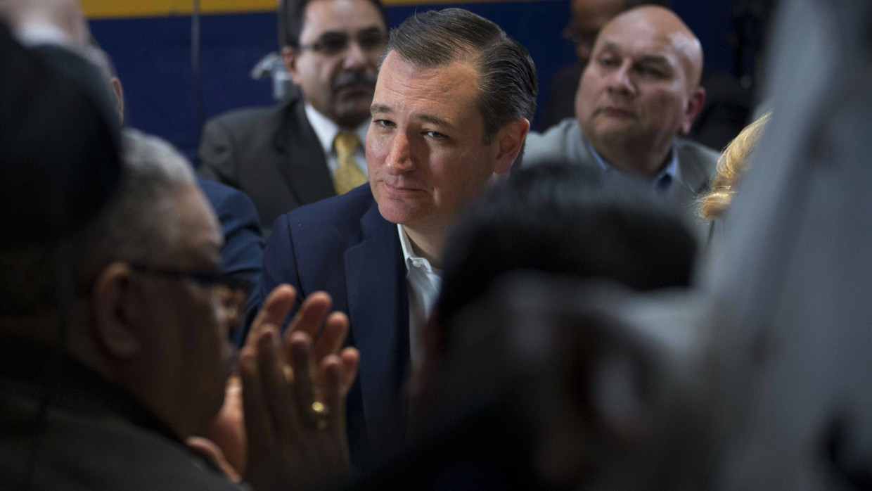 Ted Cruz Phone Banking U.S. Sens. Ted Cruz, Elizabeth Warren Introduce