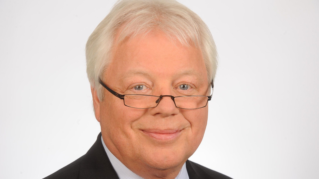 RBB-Verwaltungsratschef Wolf-Dieter Wolf lässt Amt ruhen, während zu ...