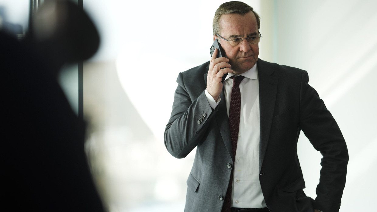 Boris Pistorius entlässt Präsidentin des Bundeswehr-Rüstungsamtes | FAZ