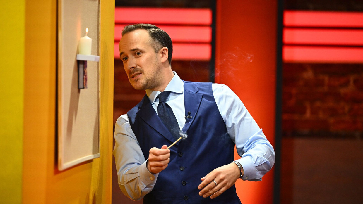 Joe Laschet und Gloria-Sophie Burkandt bei „Deutschlands dümmster Promi ...