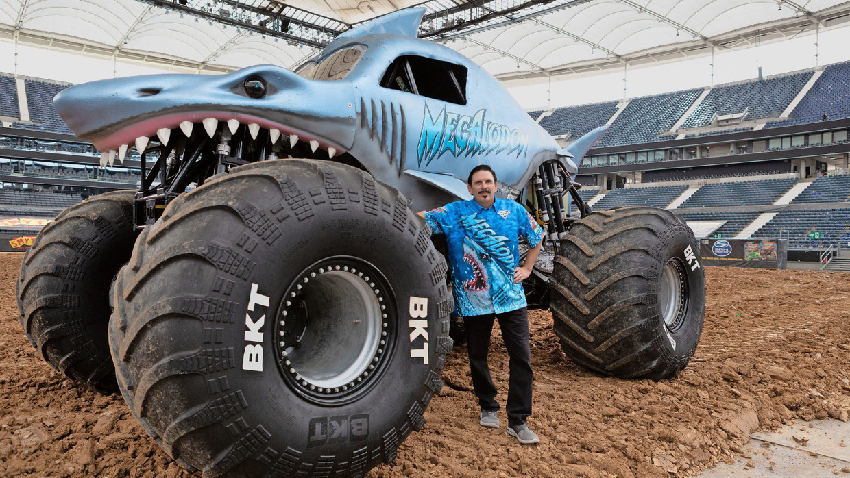 Waldstadion als Konzertarena und Parcours für Monstertrucks